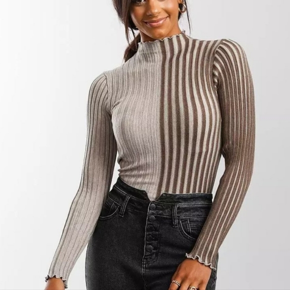 Mystree | Sweaters | Nwt Mystree Two Toned Mock Turtleneck | Poshmark